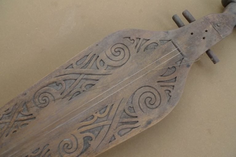 TRIBAL GUITAR BORNEO SAPE HORNBILL Musical Music Instrument